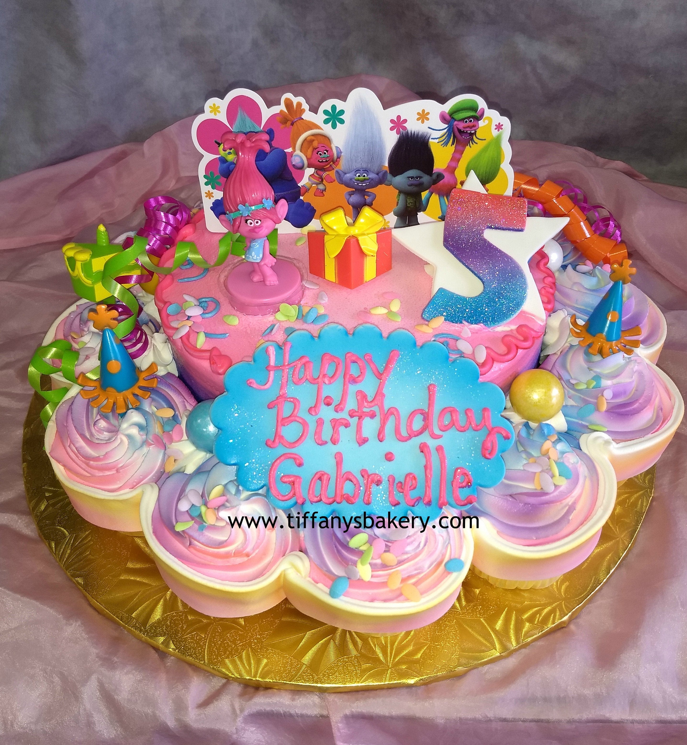 Round Cake with 12 Cupcakes on Board – Tiffany's Bakery